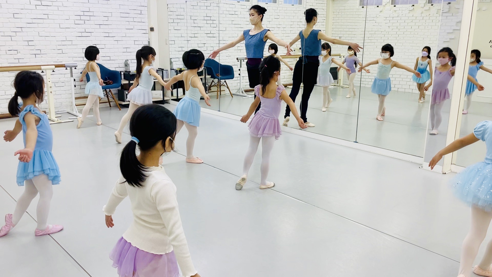 KIDS BALLET - art space SARA Dance Studio